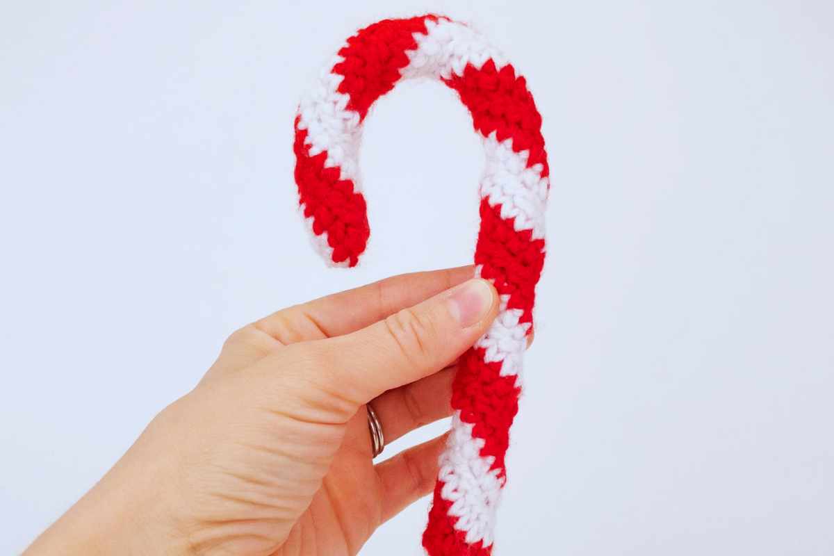 Make Your Own Crochet Candy Cane in Just 1 Hour!