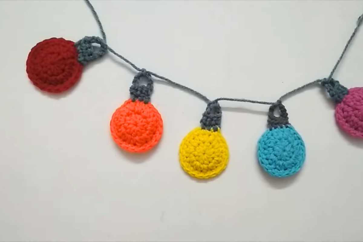 Holiday Crochet Fun – DIY Tree Bauble Ornaments – Crochet With YOU
