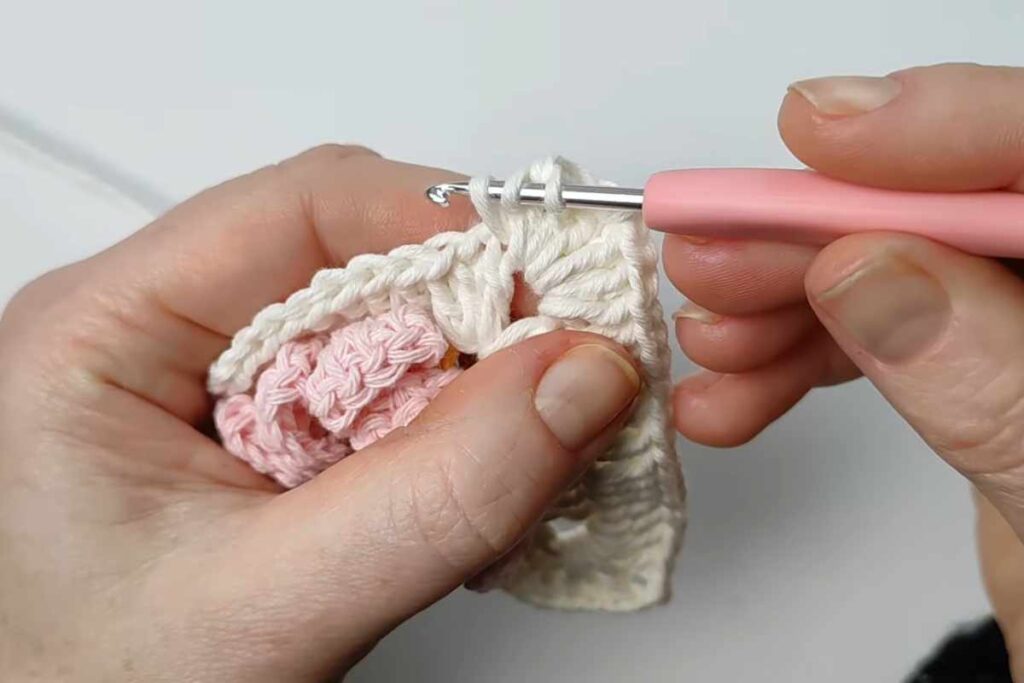 How to Crochet the Retro Granny Square: Step-by-Step Tutorial – Crochet ...